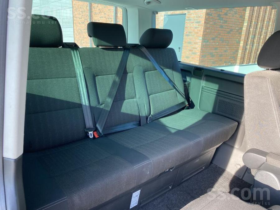 Balts Volkswagen Multivan 2019 Rīga, ar dzinēja tilpumu 2.00 L un nobraukumu 131 tūkst. km par 36900 €, foto 21 vietnē AUTOMOTO.COM.LV