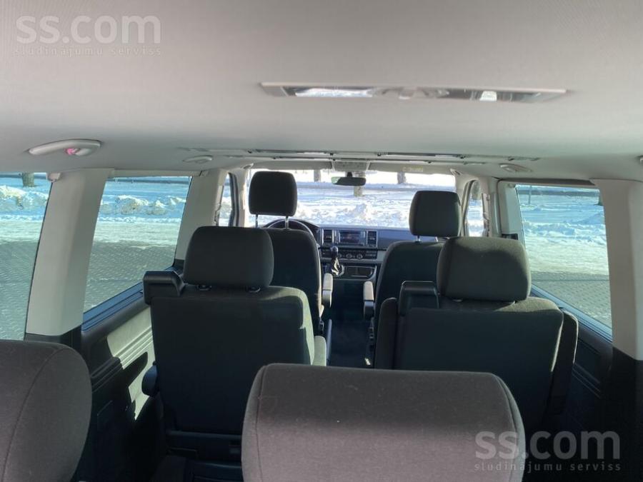 Balts Volkswagen Multivan 2019 Rīga, ar dzinēja tilpumu 2.00 L un nobraukumu 131 tūkst. km par 36900 €, foto 22 vietnē AUTOMOTO.COM.LV