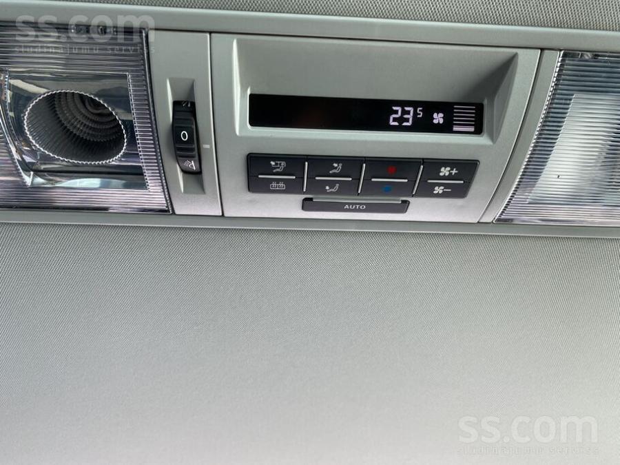 Balts Volkswagen Multivan 2019 Rīga, ar dzinēja tilpumu 2.00 L un nobraukumu 131 tūkst. km par 36900 €, foto 23 vietnē AUTOMOTO.COM.LV