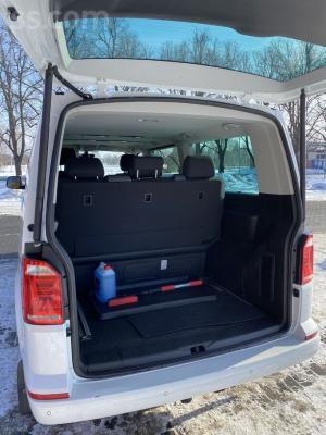 Balts Volkswagen Multivan 2019 Rīga, ar dzinēja tilpumu 2.00 L un nobraukumu 131 tūkst. km par 36900 €, foto 25 vietnē AUTOMOTO.COM.LV