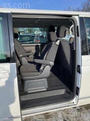 Balts Volkswagen Multivan 2019 Rīga, ar dzinēja tilpumu 2.00 L un nobraukumu 131 tūkst. km par 36900 €, foto 31 vietnē AUTOMOTO.COM.LV