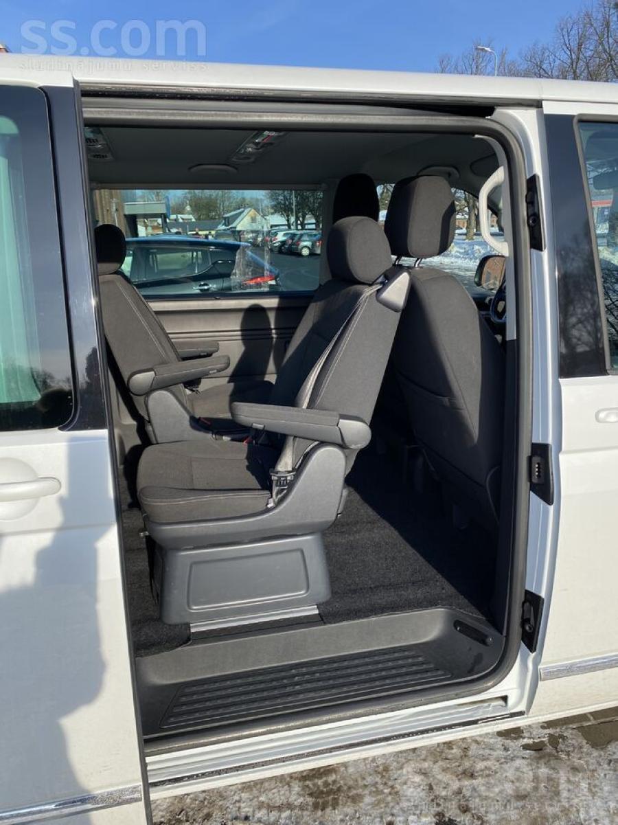 Balts Volkswagen Multivan 2019 Rīga, ar dzinēja tilpumu 2.00 L un nobraukumu 131 tūkst. km par 36900 €, foto 31 vietnē AUTOMOTO.COM.LV