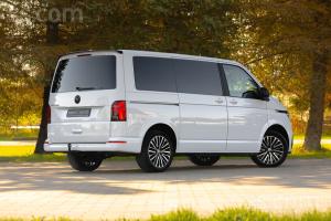 White Volkswagen Multivan 2021 in Jelgava, with an engine capacity of 2.00 L and mileage of 240 thousand km for 33500 €, photo 6 on AUTOMOTO.COM.LV