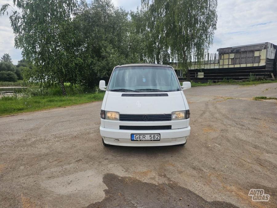 White Volkswagen Multivan 1996 in Alytus, with an engine capacity of 2.40 L and mileage of 400 thousand km for 2000 €, photo 3 on AUTOMOTO.COM.LV