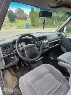 White Volkswagen Multivan 1996 in Alytus, with an engine capacity of 2.40 L and mileage of 400 thousand km for 2000 €, photo 8 on AUTOMOTO.COM.LV