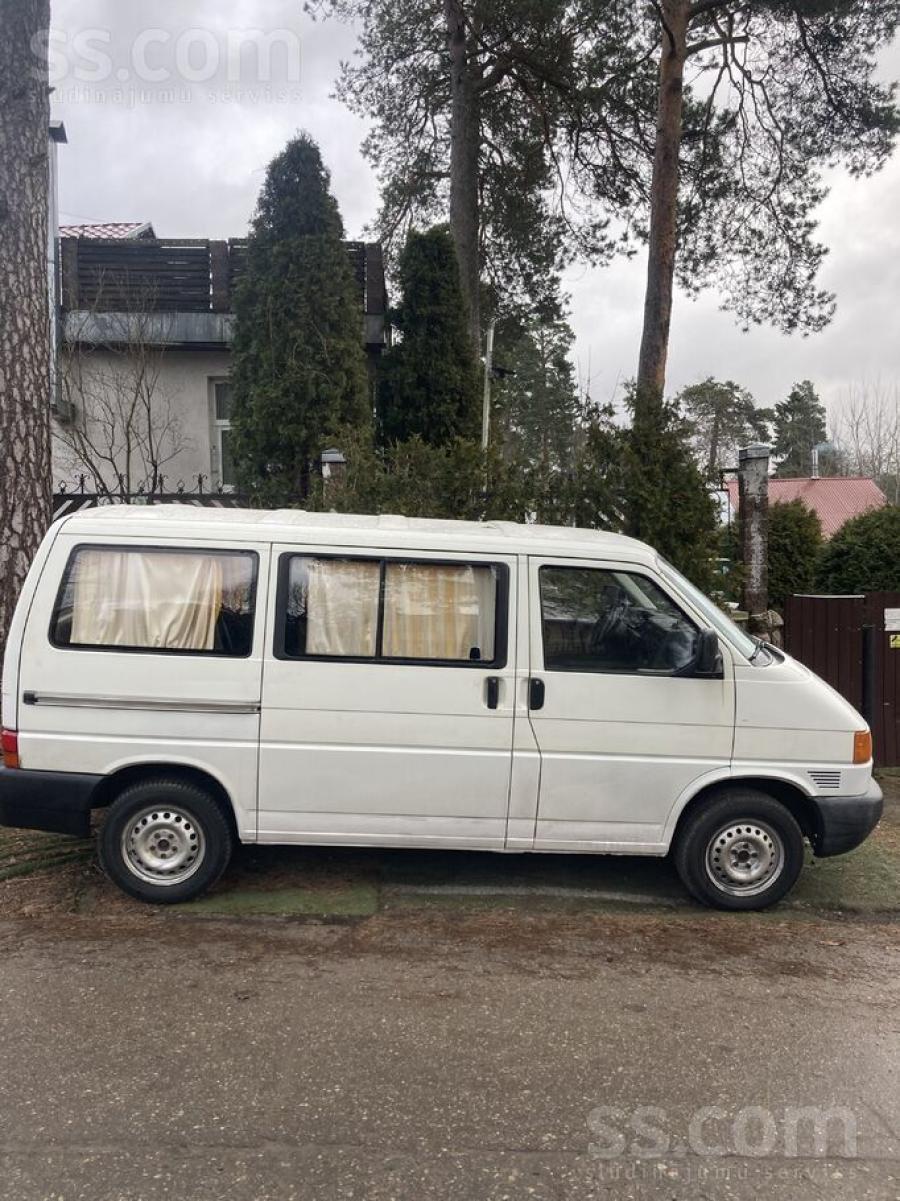 White Volkswagen Multivan 1999 in Riga, with an engine capacity of 2.50 L and mileage of 332 thousand km for 3500 €, photo 1 on AUTOMOTO.COM.LV