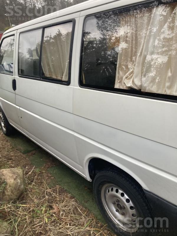 White Volkswagen Multivan 1999 in Riga, with an engine capacity of 2.50 L and mileage of 332 thousand km for 3500 €, photo 5 on AUTOMOTO.COM.LV