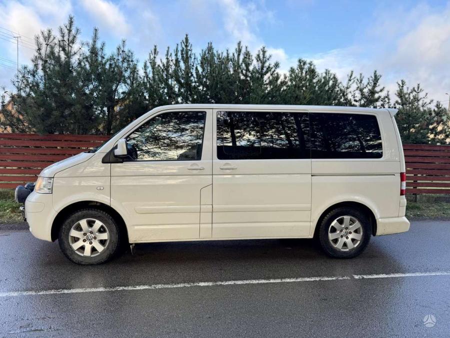 Balts Volkswagen Multivan 2007 Kauņa, ar dzinēja tilpumu 2.46 L un nobraukumu 361 tūkst. km par 7900 €, foto 1 vietnē AUTOMOTO.COM.LV