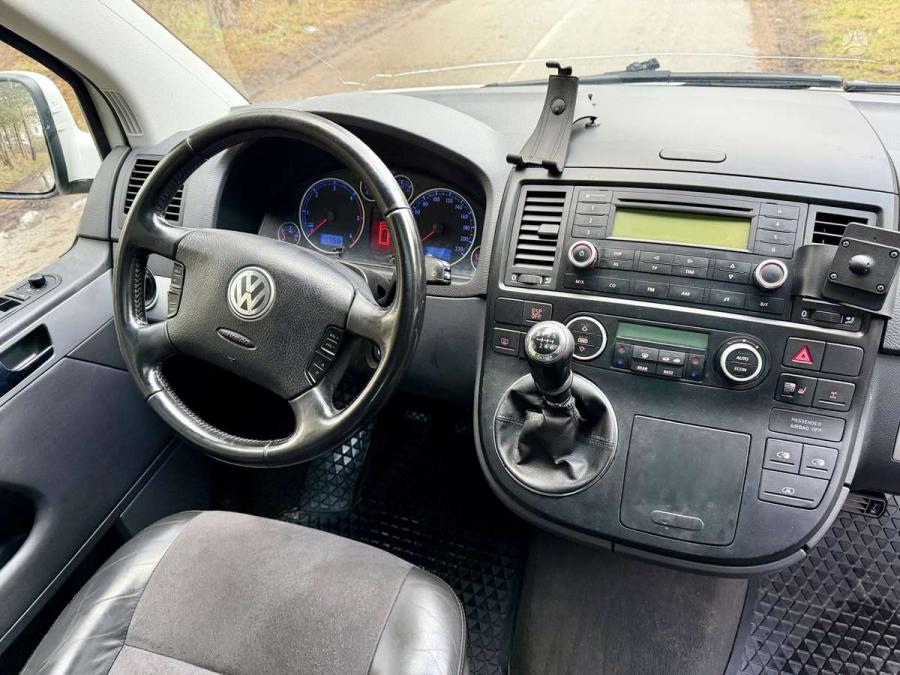 Balts Volkswagen Multivan 2007 Kauņa, ar dzinēja tilpumu 2.46 L un nobraukumu 361 tūkst. km par 7900 €, foto 9 vietnē AUTOMOTO.COM.LV