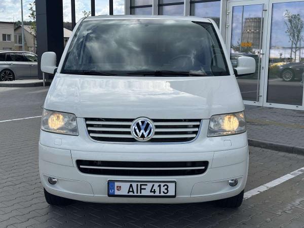 White Volkswagen Multivan 2008 in Vilnius, with an engine capacity of 2.50 L and mileage of 327 thousand km for 6700 €, photo 2 on AUTOMOTO.COM.LV