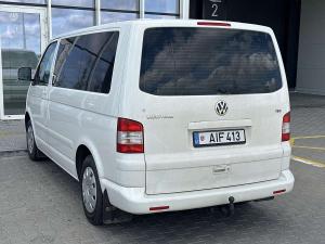 White Volkswagen Multivan 2008 in Vilnius, with an engine capacity of 2.50 L and mileage of 327 thousand km for 6700 €, photo 5 on AUTOMOTO.COM.LV