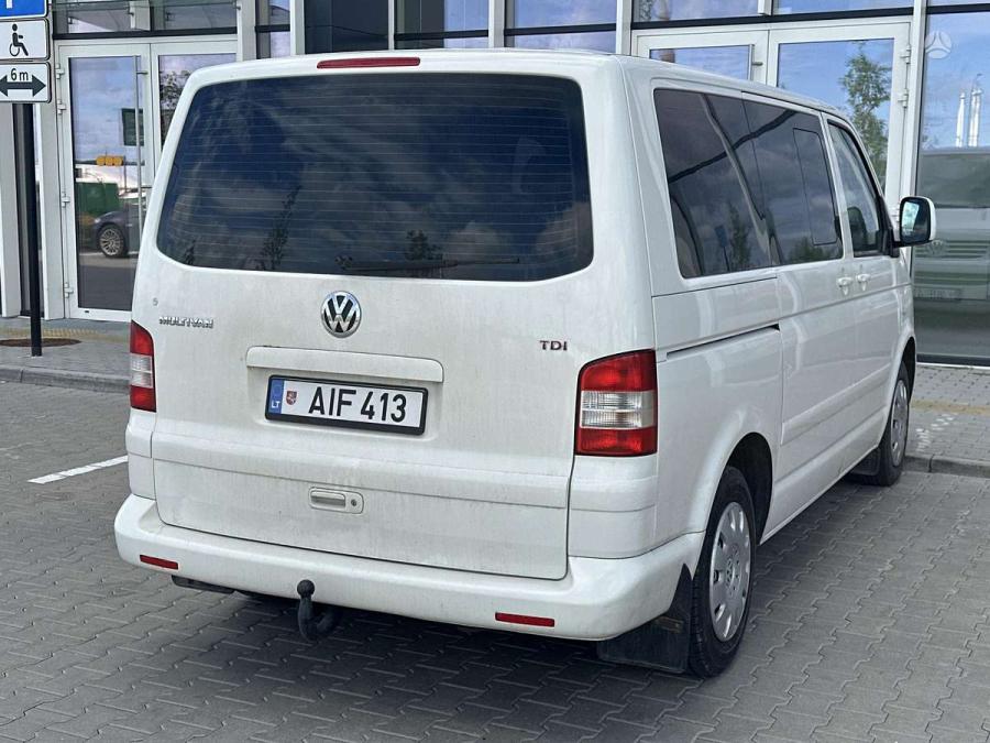 White Volkswagen Multivan 2008 in Vilnius, with an engine capacity of 2.50 L and mileage of 327 thousand km for 6700 €, photo 7 on AUTOMOTO.COM.LV