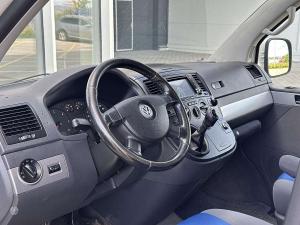 White Volkswagen Multivan 2008 in Vilnius, with an engine capacity of 2.50 L and mileage of 327 thousand km for 6700 €, photo 8 on AUTOMOTO.COM.LV