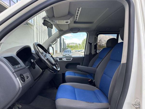 White Volkswagen Multivan 2008 in Vilnius, with an engine capacity of 2.50 L and mileage of 327 thousand km for 6700 €, photo 8 on AUTOMOTO.COM.LV