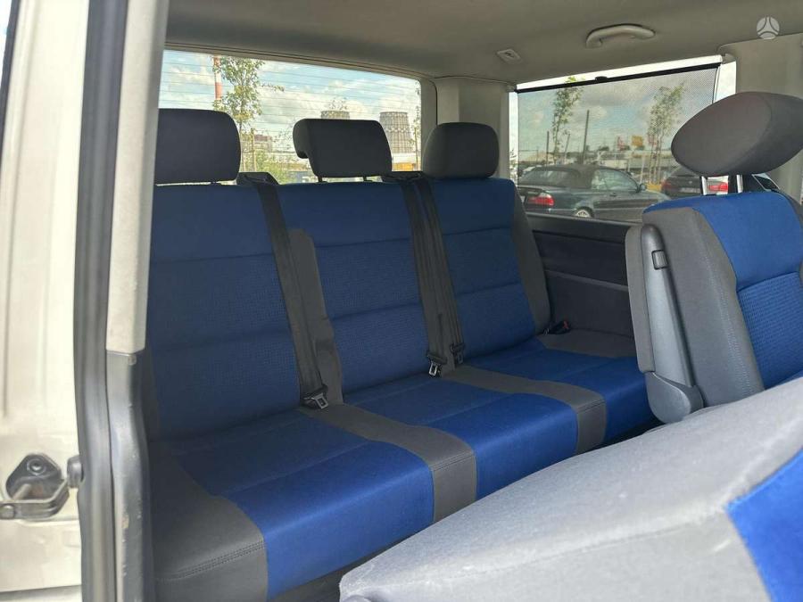 White Volkswagen Multivan 2008 in Vilnius, with an engine capacity of 2.50 L and mileage of 327 thousand km for 6700 €, photo 10 on AUTOMOTO.COM.LV