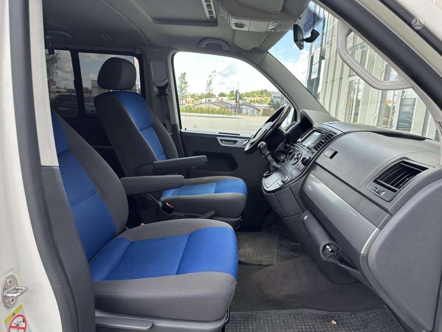 White Volkswagen Multivan 2008 in Vilnius, with an engine capacity of 2.50 L and mileage of 327 thousand km for 6700 €, photo 13 on AUTOMOTO.COM.LV