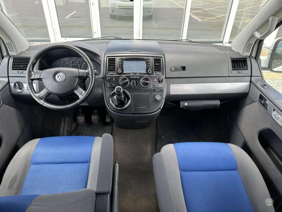 White Volkswagen Multivan 2008 in Vilnius, with an engine capacity of 2.50 L and mileage of 327 thousand km for 6700 €, photo 15 on AUTOMOTO.COM.LV