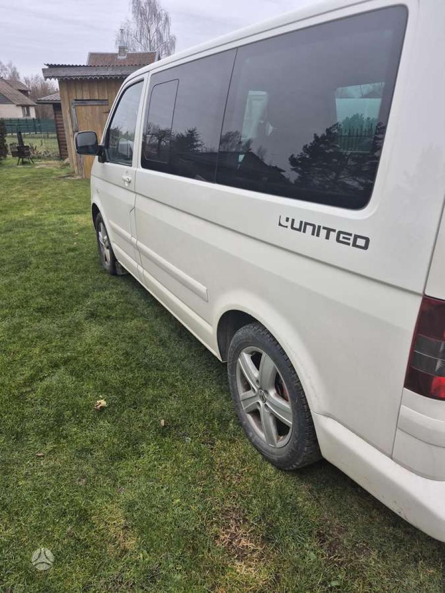 Balts Volkswagen Multivan 2009 Jonava, ar dzinēja tilpumu 2.46 L un nobraukumu 306 tūkst. km par 6500 €, foto 7 vietnē AUTOMOTO.COM.LV