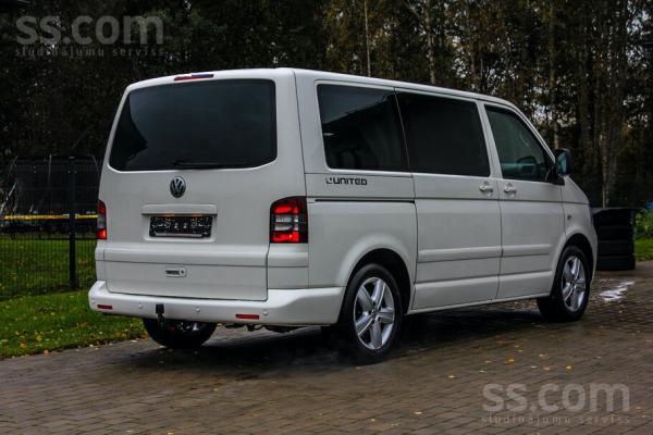 White Volkswagen Multivan 2009 in Jelgava, with an engine capacity of 2.50 L and mileage of 307 thousand km for 9996 €, photo 3 on AUTOMOTO.COM.LV