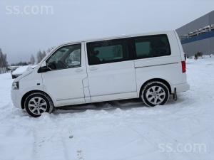 White Volkswagen Multivan 2010 in Daugavpils, with an engine capacity of 2.00 L and mileage of 374 thousand km for 12950 €, photo 2 on AUTOMOTO.COM.LV