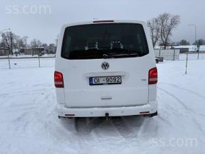 White Volkswagen Multivan 2010 in Daugavpils, with an engine capacity of 2.00 L and mileage of 374 thousand km for 12950 €, photo 4 on AUTOMOTO.COM.LV