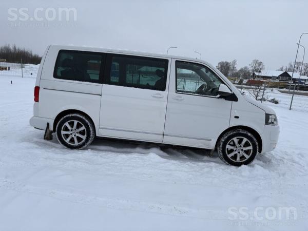 White Volkswagen Multivan 2010 in Daugavpils, with an engine capacity of 2.00 L and mileage of 374 thousand km for 12950 €, photo 6 on AUTOMOTO.COM.LV