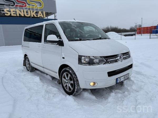 White Volkswagen Multivan 2010 in Daugavpils, with an engine capacity of 2.00 L and mileage of 374 thousand km for 12950 €, photo 7 on AUTOMOTO.COM.LV