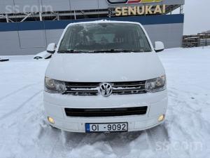 White Volkswagen Multivan 2010 in Daugavpils, with an engine capacity of 2.00 L and mileage of 374 thousand km for 12950 €, photo 8 on AUTOMOTO.COM.LV