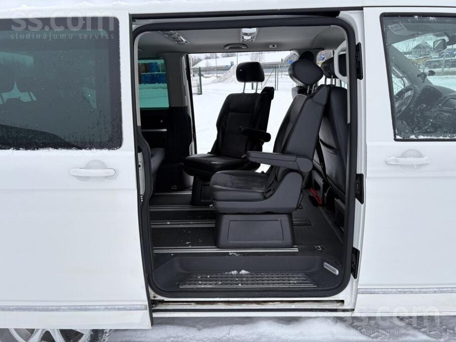 White Volkswagen Multivan 2010 in Daugavpils, with an engine capacity of 2.00 L and mileage of 374 thousand km for 12950 €, photo 27 on AUTOMOTO.COM.LV