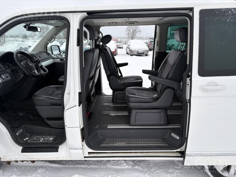 White Volkswagen Multivan 2010 in Daugavpils, with an engine capacity of 2.00 L and mileage of 374 thousand km for 12950 €, photo 28 on AUTOMOTO.COM.LV
