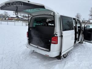 White Volkswagen Multivan 2010 in Daugavpils, with an engine capacity of 2.00 L and mileage of 374 thousand km for 12950 €, photo 33 on AUTOMOTO.COM.LV