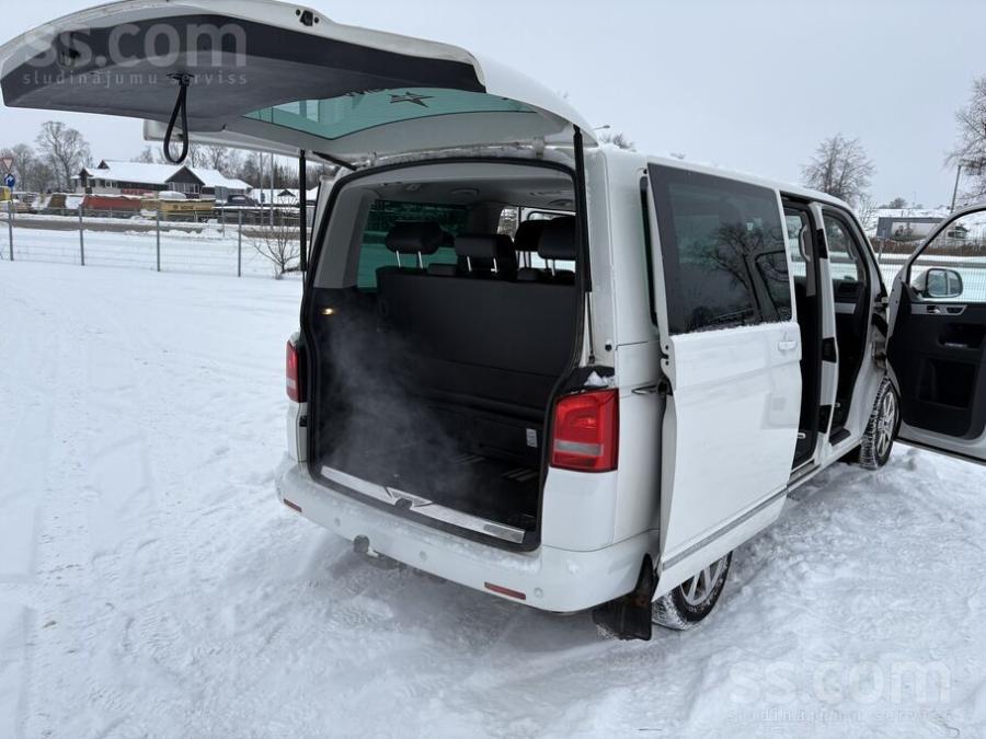 White Volkswagen Multivan 2010 in Daugavpils, with an engine capacity of 2.00 L and mileage of 374 thousand km for 12950 €, photo 33 on AUTOMOTO.COM.LV