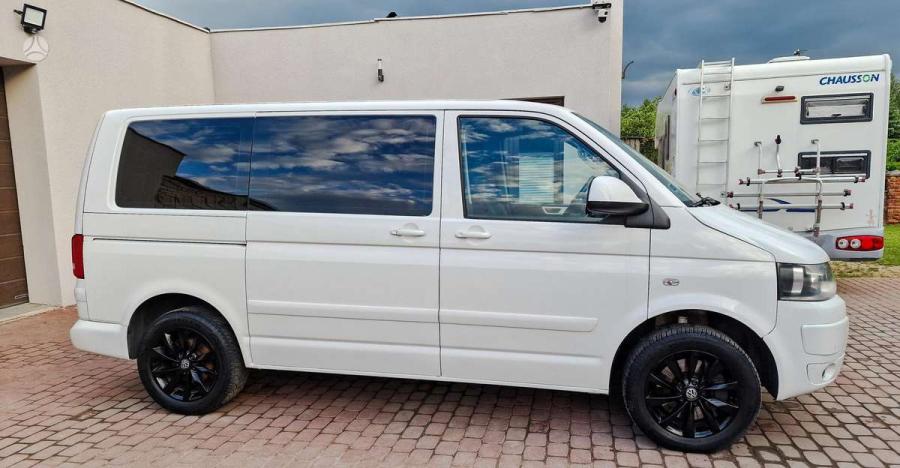 Balts Volkswagen Multivan 2010 Mažeikiai, ar dzinēja tilpumu 1.97 L un nobraukumu 352 tūkst. km par 8900 €, foto 3 vietnē AUTOMOTO.COM.LV