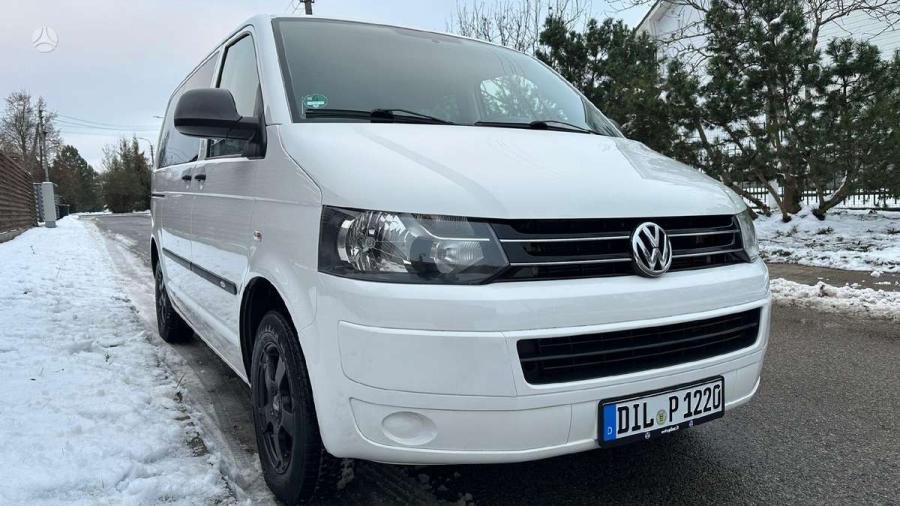 White Volkswagen Multivan 2011 in Vilnius, with an engine capacity of 1.97 L and mileage of 275 thousand km for 12190 €, photo 3 on AUTOMOTO.COM.LV