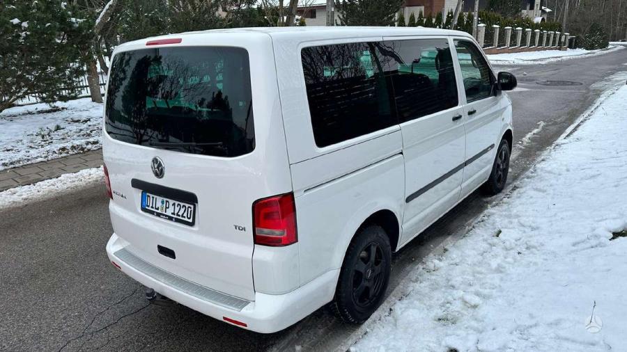 White Volkswagen Multivan 2011 in Vilnius, with an engine capacity of 1.97 L and mileage of 275 thousand km for 12190 €, photo 6 on AUTOMOTO.COM.LV