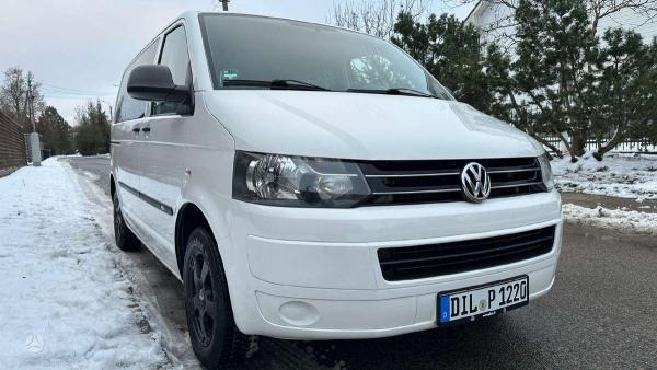 White Volkswagen Multivan 2011 in Vilnius, with an engine capacity of 1.97 L and mileage of 275 thousand km for 11970 €, photo 3 on AUTOMOTO.COM.LV