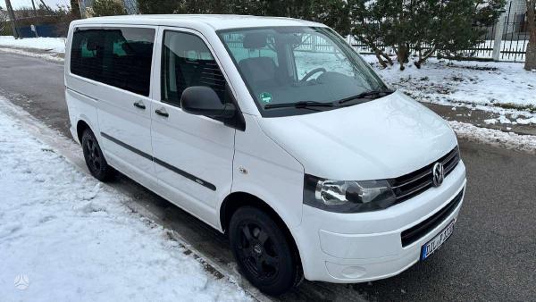 White Volkswagen Multivan 2011 in Vilnius, with an engine capacity of 1.97 L and mileage of 275 thousand km for 11970 €, photo 4 on AUTOMOTO.COM.LV