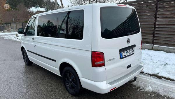 White Volkswagen Multivan 2011 in Vilnius, with an engine capacity of 1.97 L and mileage of 275 thousand km for 11970 €, photo 8 on AUTOMOTO.COM.LV