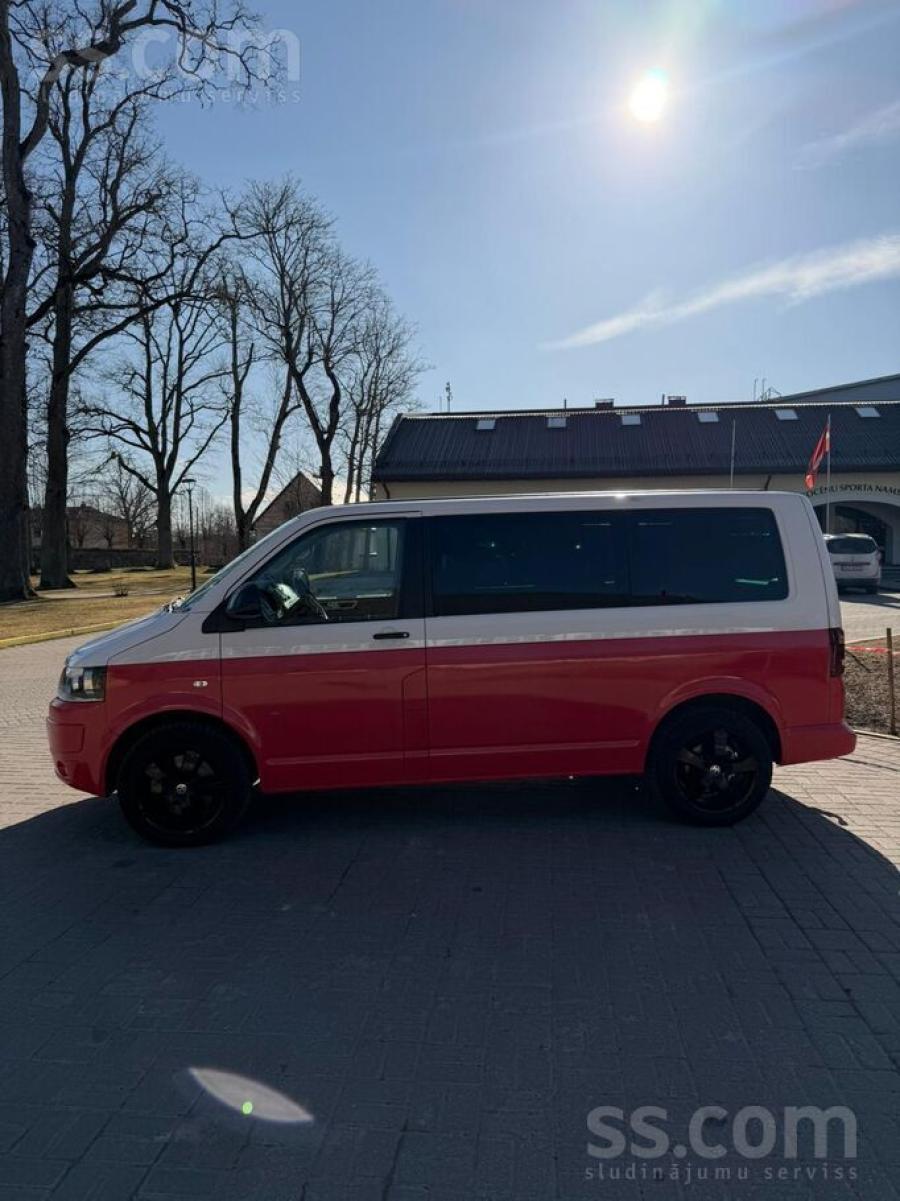 Balts Volkswagen Multivan 2011 Rīga, ar dzinēja tilpumu 2.00 L un nobraukumu 285 tūkst. km par 16500 €, foto 3 vietnē AUTOMOTO.COM.LV