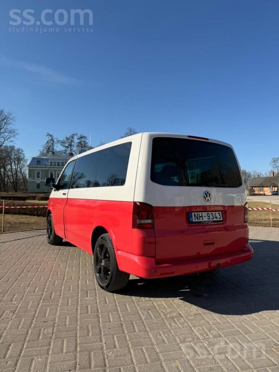 Balts Volkswagen Multivan 2011 Rīga, ar dzinēja tilpumu 2.00 L un nobraukumu 285 tūkst. km par 16500 €, foto 4 vietnē AUTOMOTO.COM.LV