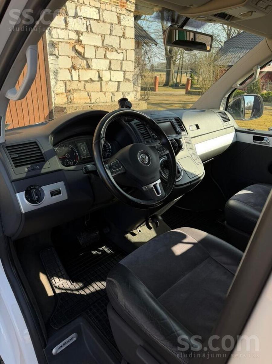Balts Volkswagen Multivan 2011 Rīga, ar dzinēja tilpumu 2.00 L un nobraukumu 285 tūkst. km par 16500 €, foto 7 vietnē AUTOMOTO.COM.LV