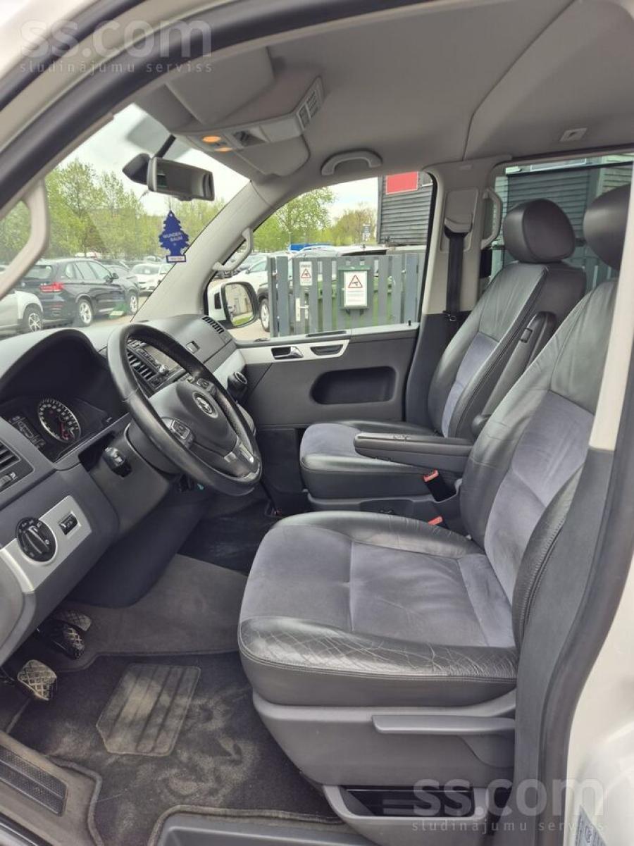 Balts Volkswagen Multivan 2011 Rīga, ar dzinēja tilpumu 2.00 L un nobraukumu 237 tūkst. km par 13990 €, foto 12 vietnē AUTOMOTO.COM.LV