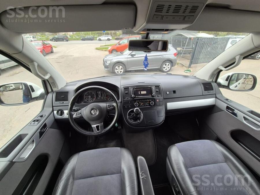 Balts Volkswagen Multivan 2011 Rīga, ar dzinēja tilpumu 2.00 L un nobraukumu 237 tūkst. km par 13990 €, foto 14 vietnē AUTOMOTO.COM.LV