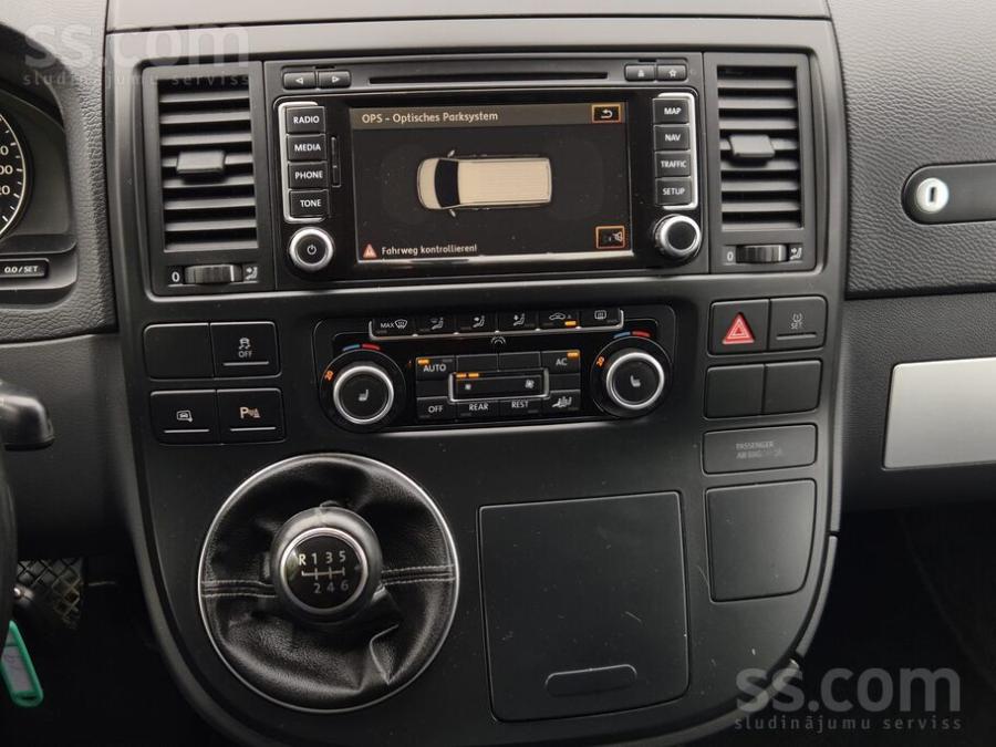 Balts Volkswagen Multivan 2011 Rīga, ar dzinēja tilpumu 2.00 L un nobraukumu 237 tūkst. km par 13990 €, foto 15 vietnē AUTOMOTO.COM.LV