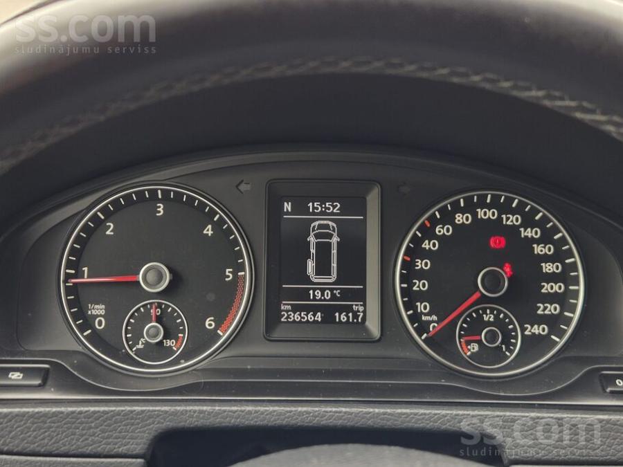 Balts Volkswagen Multivan 2011 Rīga, ar dzinēja tilpumu 2.00 L un nobraukumu 237 tūkst. km par 13990 €, foto 16 vietnē AUTOMOTO.COM.LV