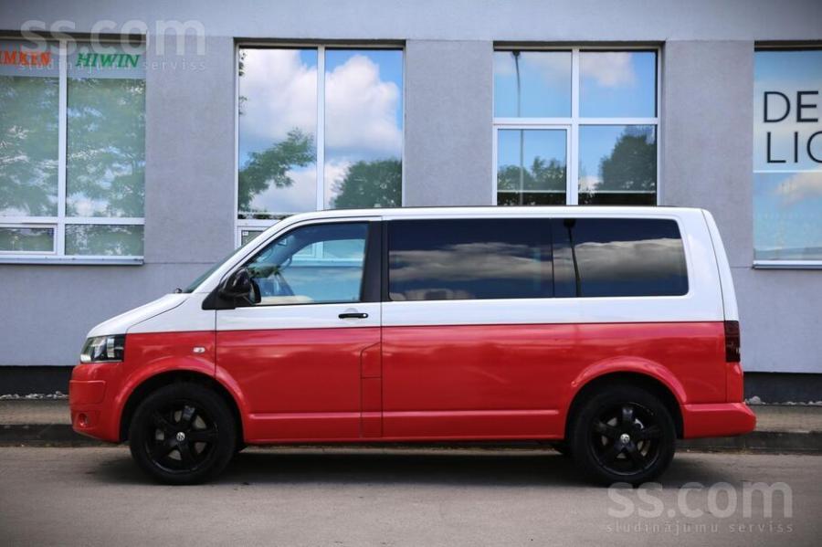 White Volkswagen Multivan 2011 in Riga, with an engine capacity of 2.00 L and mileage of 286 thousand km for 10995 €, photo 3 on AUTOMOTO.COM.LV