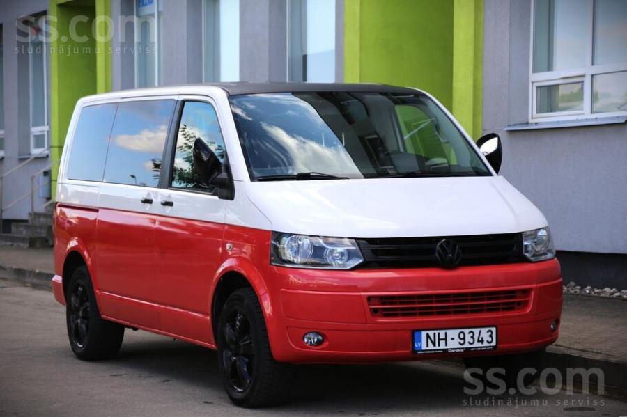 White Volkswagen Multivan 2011 in Riga, with an engine capacity of 2.00 L and mileage of 286 thousand km for 10995 €, photo 5 on AUTOMOTO.COM.LV