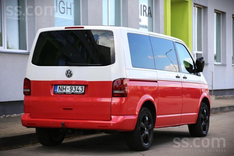 White Volkswagen Multivan 2011 in Riga, with an engine capacity of 2.00 L and mileage of 286 thousand km for 10995 €, photo 6 on AUTOMOTO.COM.LV
