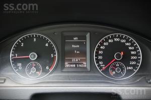White Volkswagen Multivan 2011 in Riga, with an engine capacity of 2.00 L and mileage of 286 thousand km for 10995 €, photo 8 on AUTOMOTO.COM.LV