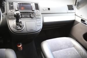 White Volkswagen Multivan 2011 in Riga, with an engine capacity of 2.00 L and mileage of 286 thousand km for 10995 €, photo 10 on AUTOMOTO.COM.LV
